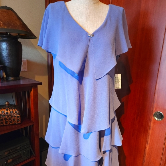 SLNY | Dresses | Slny Cocktail Dress | Poshmark
